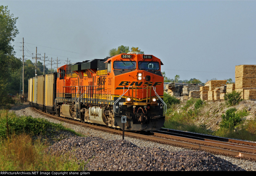 BNSF 5816 leads a loaded ucex coal sb at old Monroe.